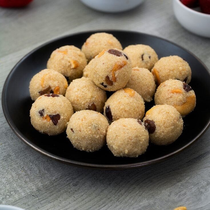 Rava Laddu Recipe (Rava Ladoo) - Yellow Chili's