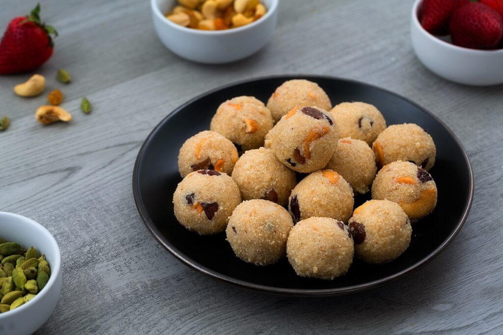 Rava Laddu Recipe (Rava Ladoo) - Yellow Chili's