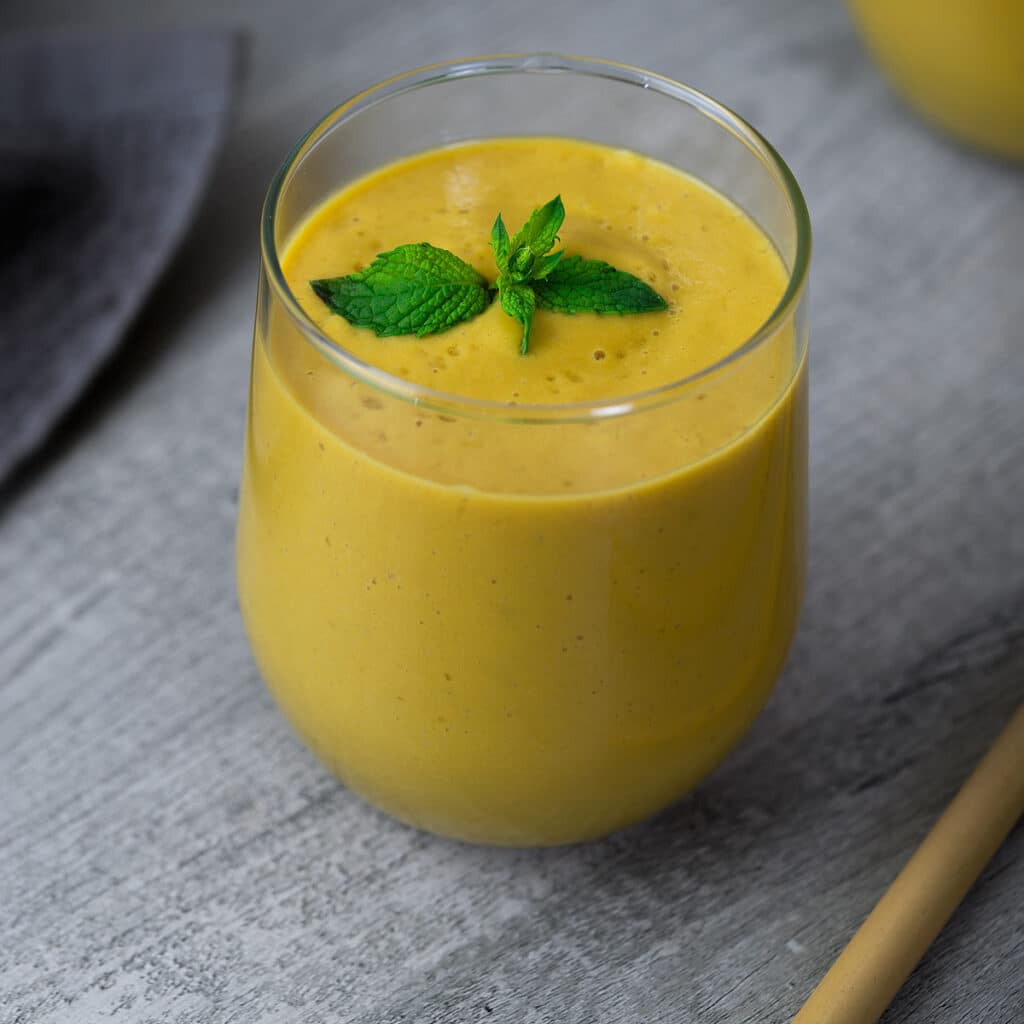 Mango Smoothie Recipe - Yellow Chili's