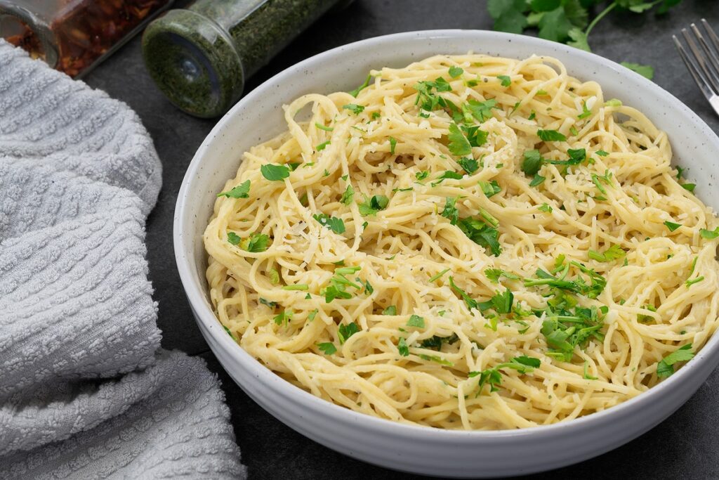 One-Pot Garlic Parmesan Pasta Recipe - Yellow Chili's