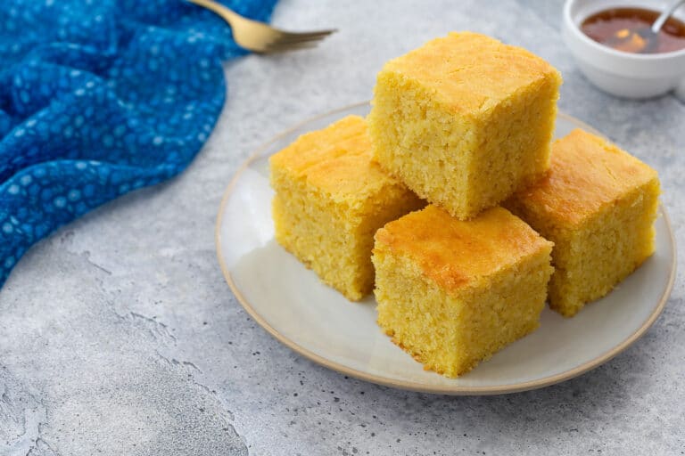 Homemade Sweet Cornbread Recipe - Yellow Chili's
